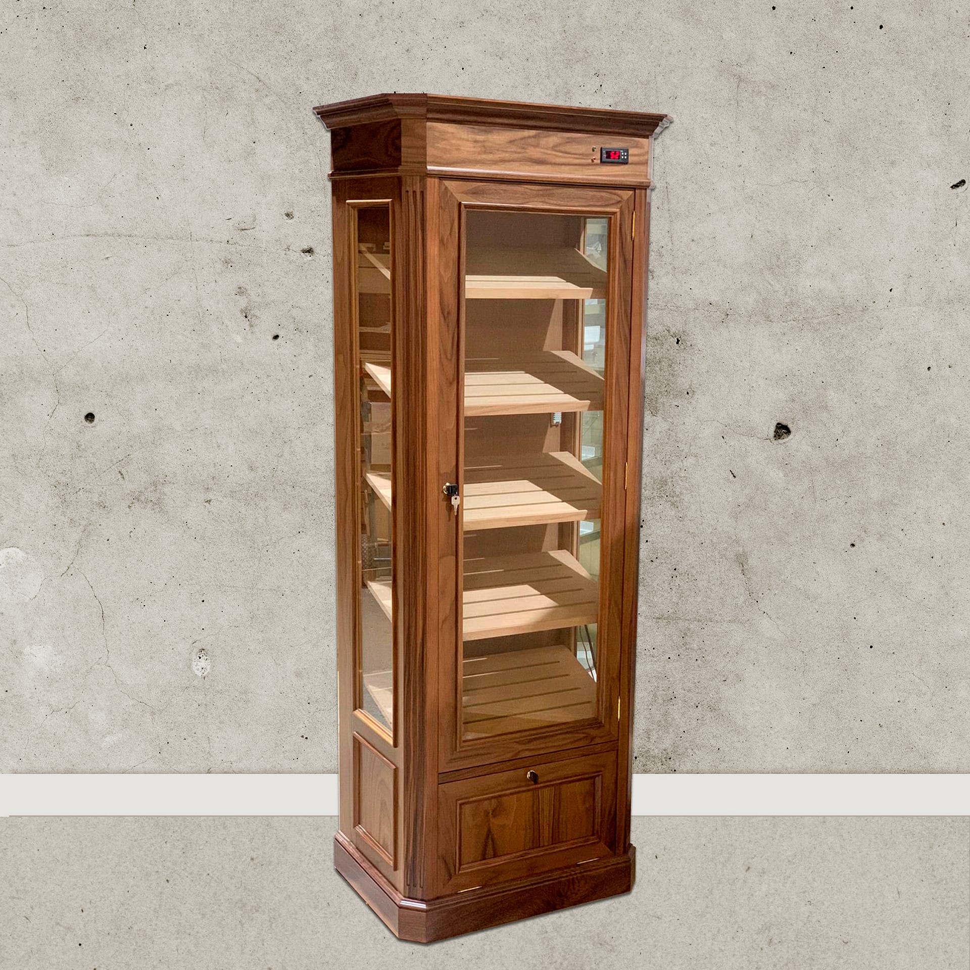 The Paris Model cigar humidor is a classic and highly functional model.