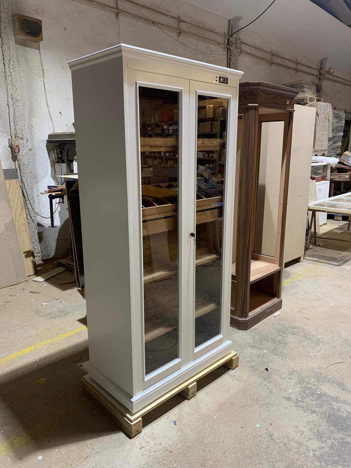 The Soberano Model humidor with large interior space. Wacota Humidors.