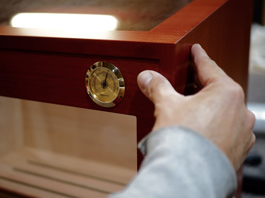 Learn all about the history of humidors for cigars - Humidores Wacota